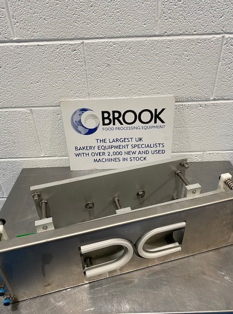 Rondo 2 lane D shape pastry crimp tool