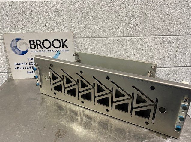 Rondo triangle guillotine cutting tool