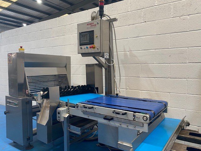 Rondo hi speed pneumatic guillotine with spreading band infeed