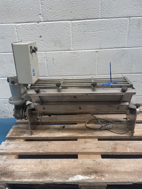 Food & Bakery Equipment | Pastry & Pie | Flour Dusting & Sprinkling