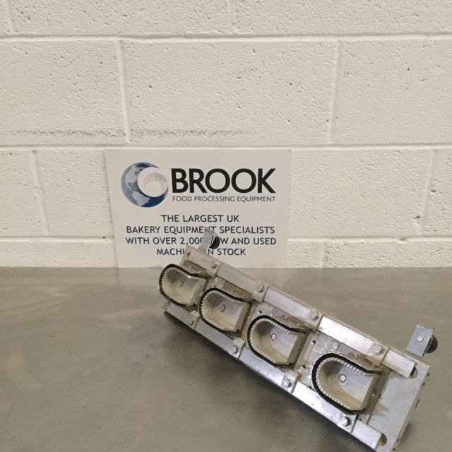 Rondo 4 lane D shape pastry guillotine tool - 75mm x 85mm