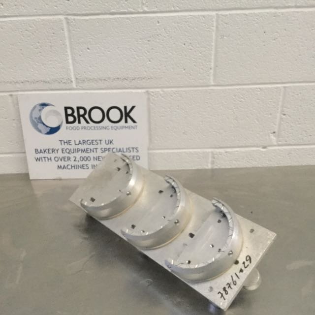 Rondo 3 lane D shape pastry guillotine tool - 180mm x 100mm